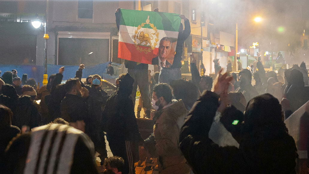 دوران نبرد با تاریکی؛ ایران در انتظارِ پهلوی (صد سال پهلوی؛ ۱۳۰۴ تا ...